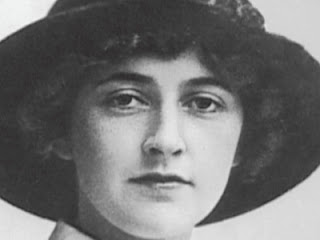 English I2R: BIOGRAPHY OF AGATHA CHRISTIE